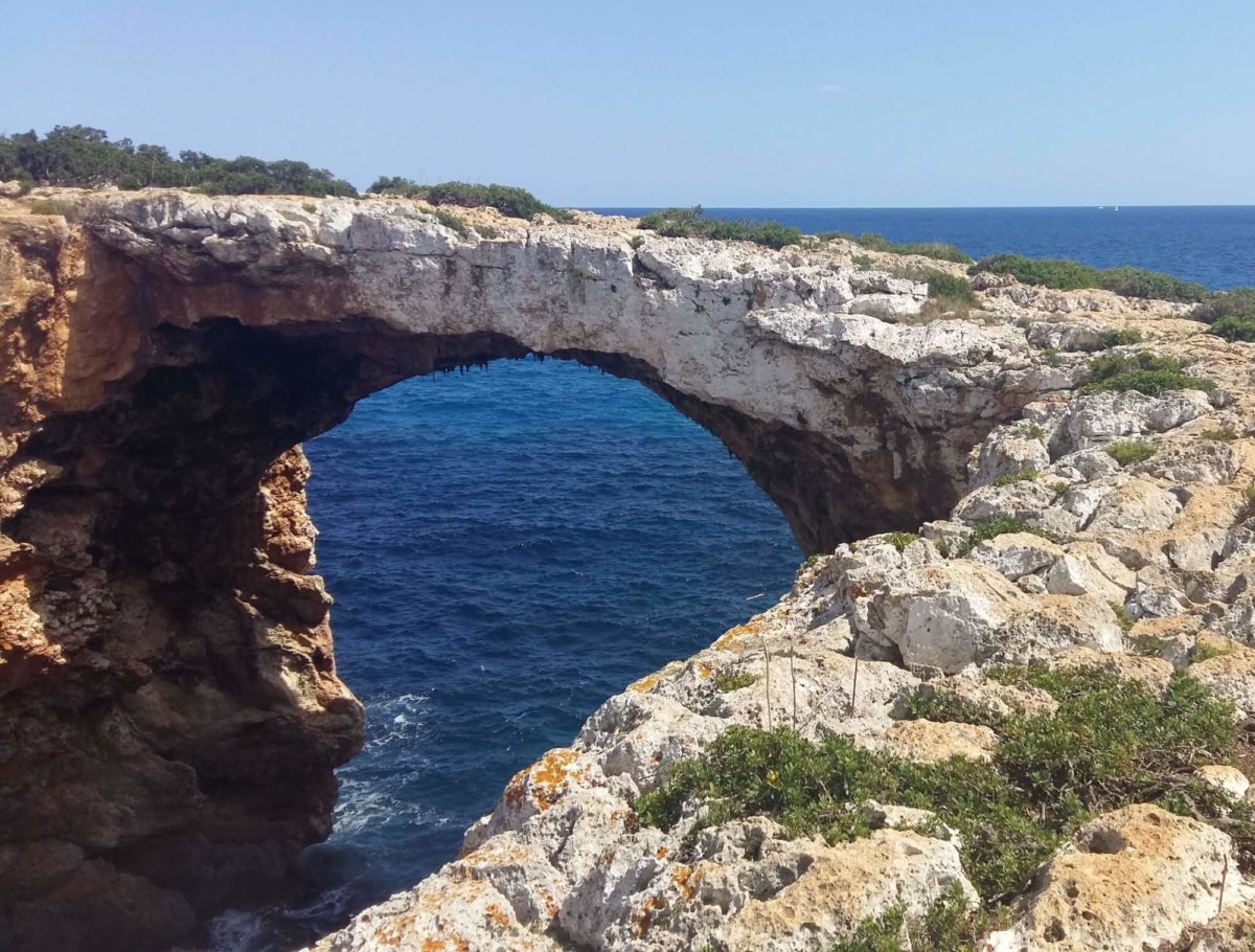 Arcos de roca en Mallorca: Ventanas al mar